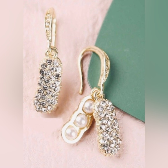 Jewelry | Three Pearls In A Crystal Pod Gold Steel Snap Snow Garden ...